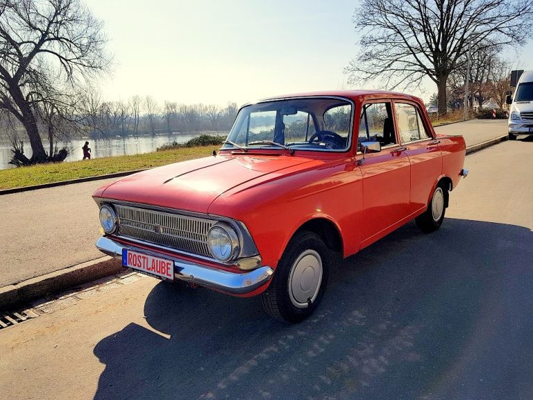 Moskwitsch mieten: Der Moskwitsch 412 - Rostlaube Dresden